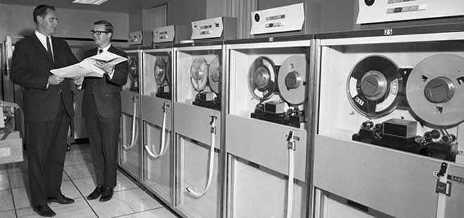 retro_data_center – Information Visualization